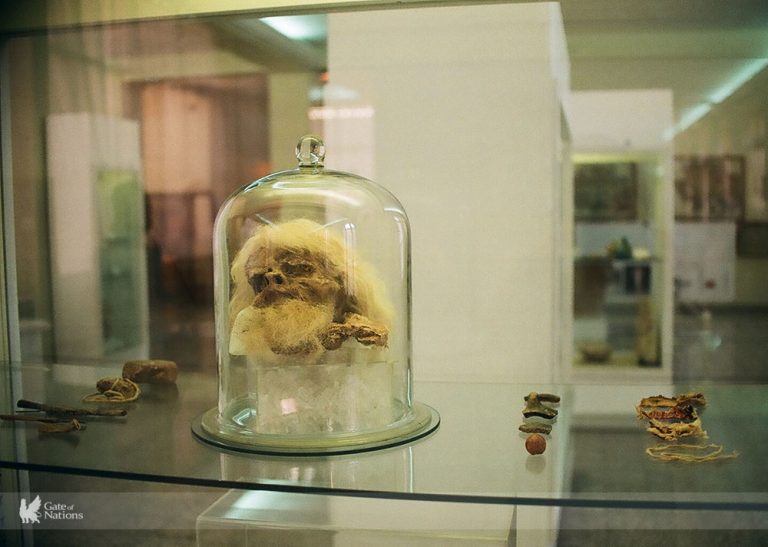 Touching History in the National Museum of Iran - German Tour Operator